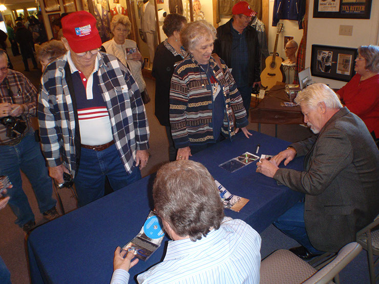 Home [darrellmccallcountry.com]